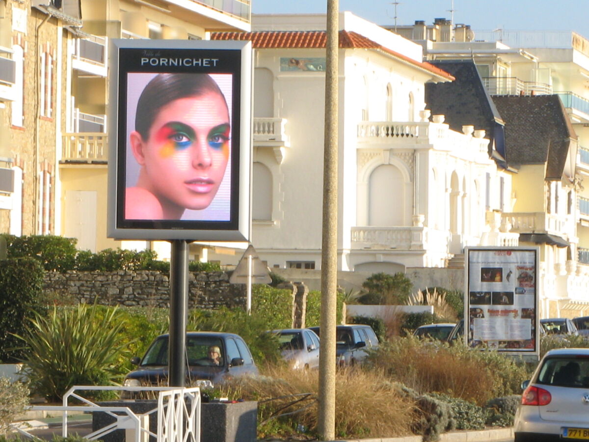 Ecrans graphiques info ville - Artelux